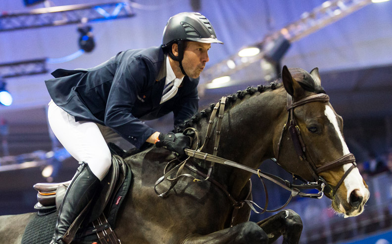 Andrew Kocher oskarżony o używanie elektrycznych ostróg